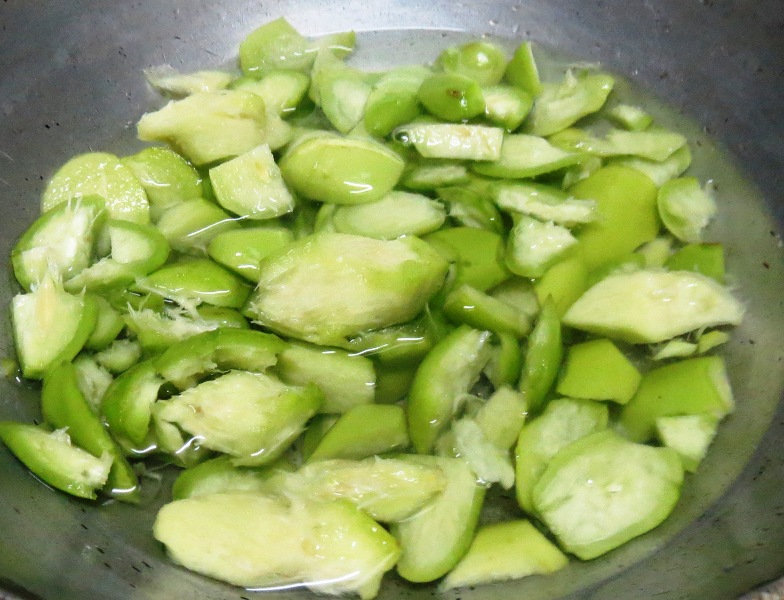 ಅಡಿಗೆ - Adige: Amtekai Gojju (Indian Hog Plum Curry).