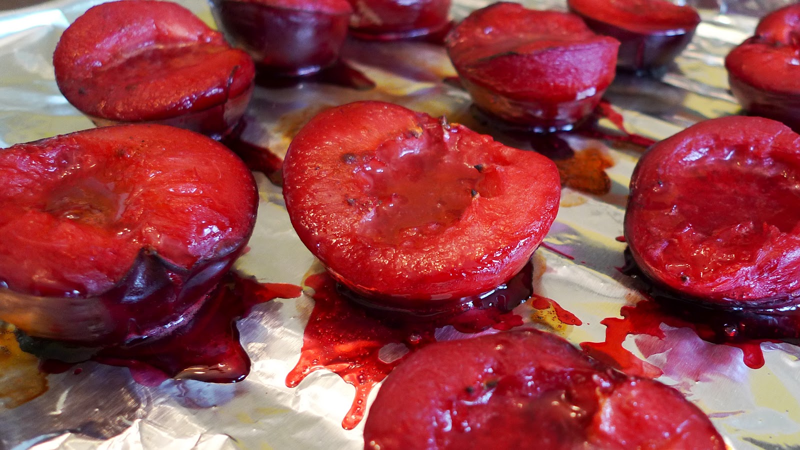 The Frugal Girlmet: Baked Plums with Ricotta, Honey and Almonds