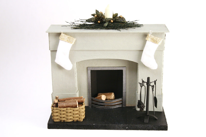 The Craft-Arty Kid (Old blog): Behold, the miniature Christmas fireplace