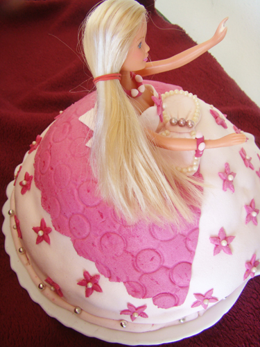 Słodkie królestwo: Tort Barbie/ Barbie's cake