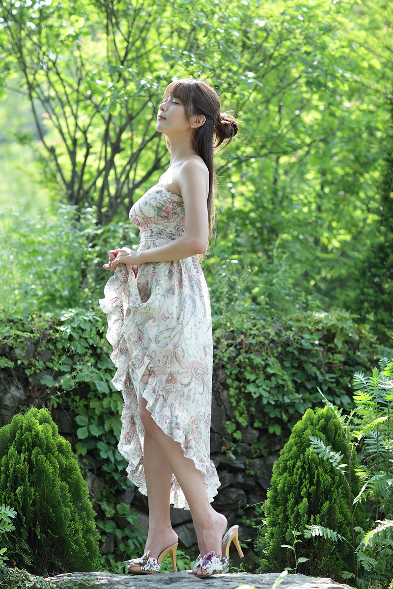 Artis Korea, Heo Yun Mi Nampak Cantik dengan balutan BATIK | BOMBA DOT COM