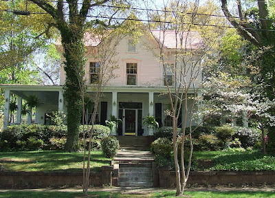 My Blue Cottage: Spring + Old Houses = A Beautiful Walk