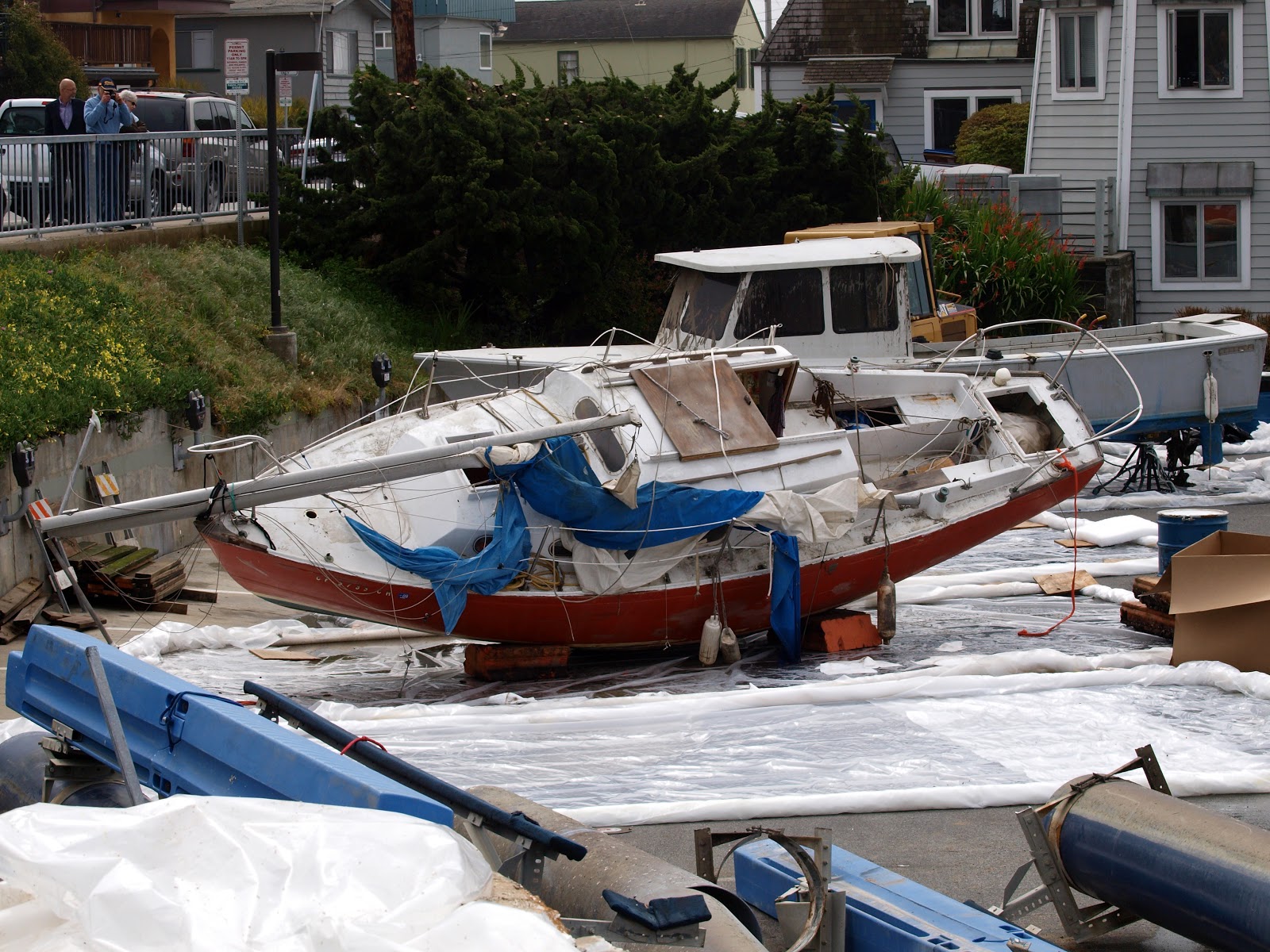 Wildbayarea.com: Boats Stuck on Land
