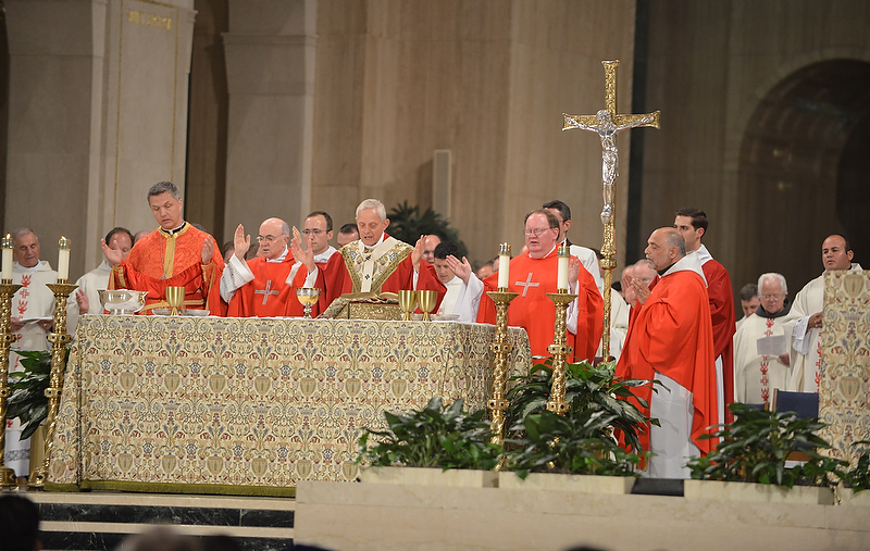 The Eucharist - Jesus is With us: Catechism of the Catholic Church ...
