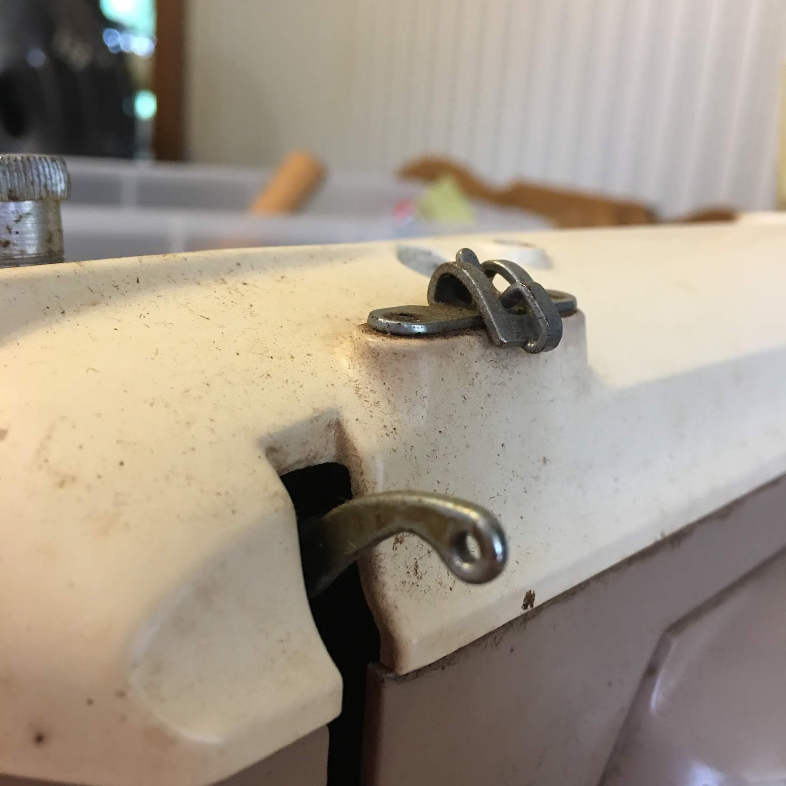 It's Daffycat: A Singer Model 404 Sewing Machine