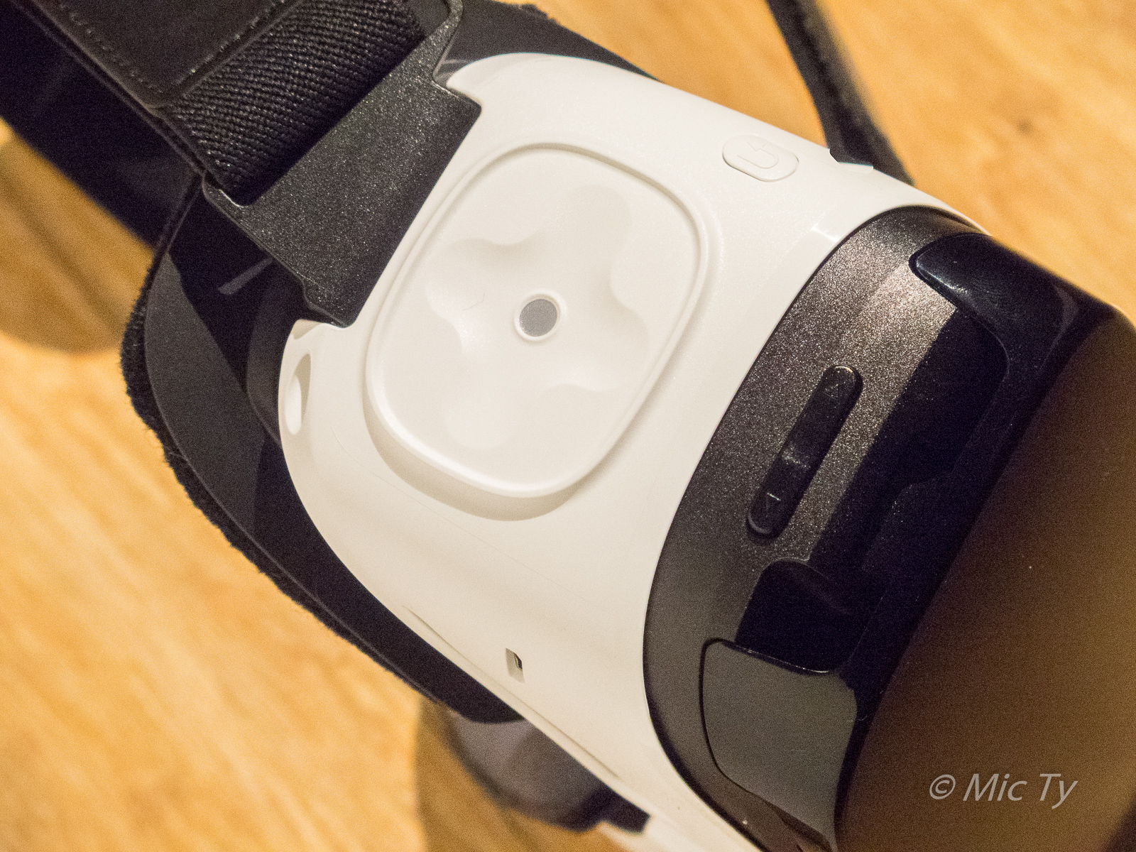 Samsung Gear VR Review: Why It's Much Better than Google Cardboard ...