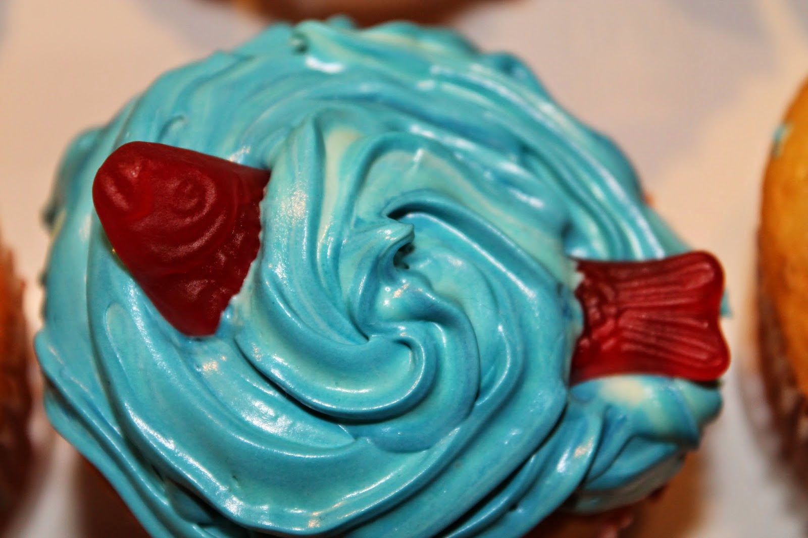 THE VOGUE APPRENTICE: Swedish Fish Cupcakes!