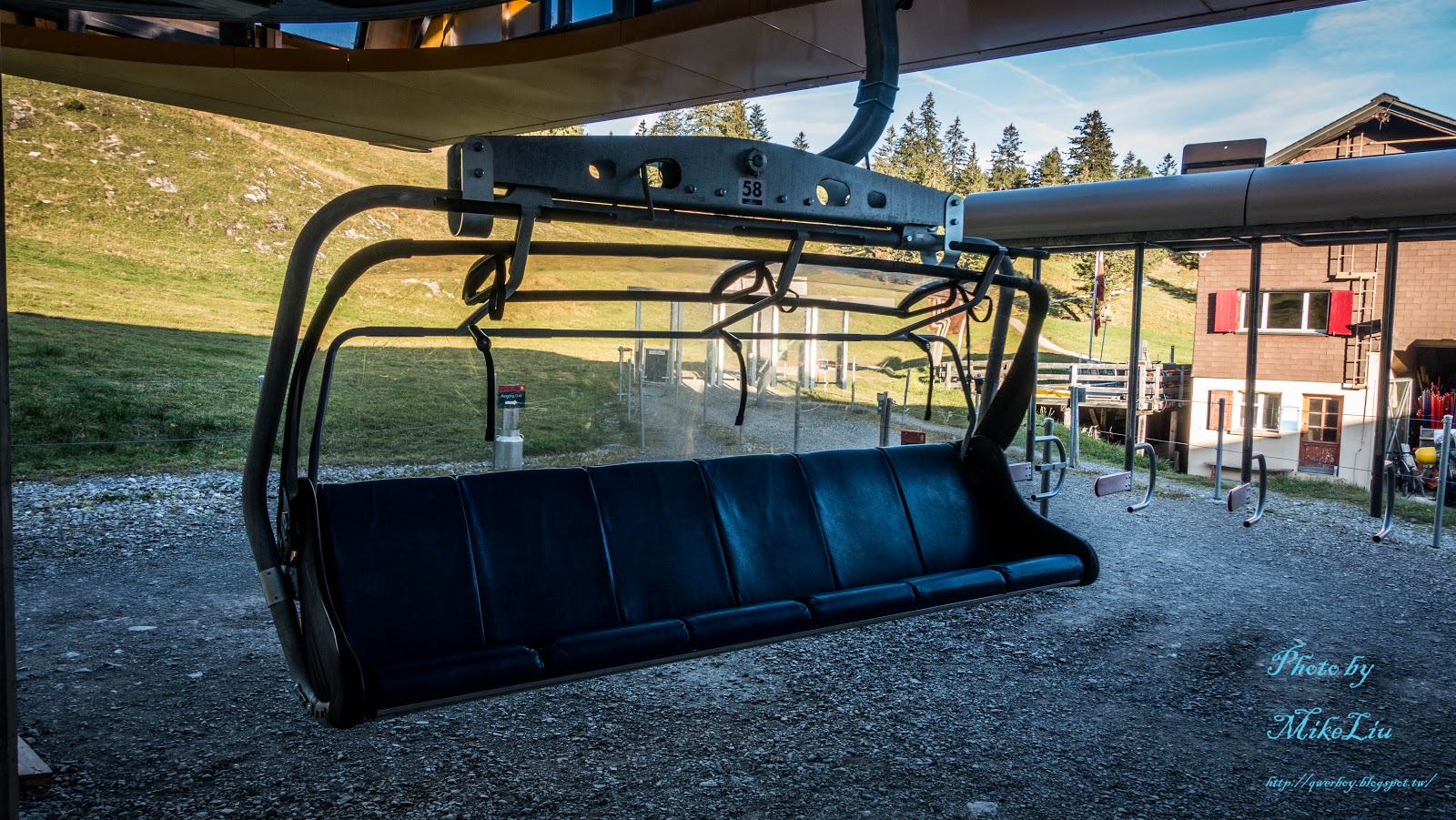 施圖斯景點｜交通｜ Stoos Bahn 世界最陡登山纜車 - 麥克愛旅行