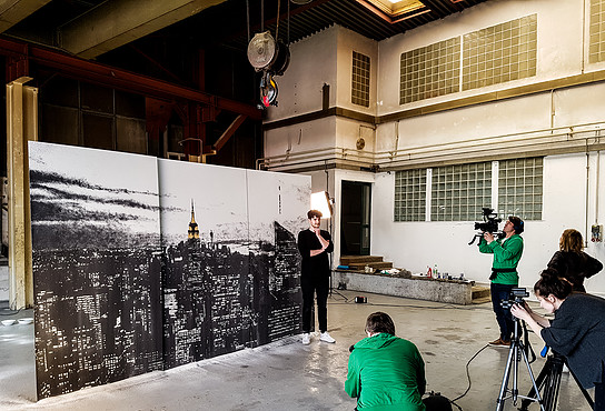 GOLDEN WIRES: Tim Bengel - złotem i piaskiem malowane.