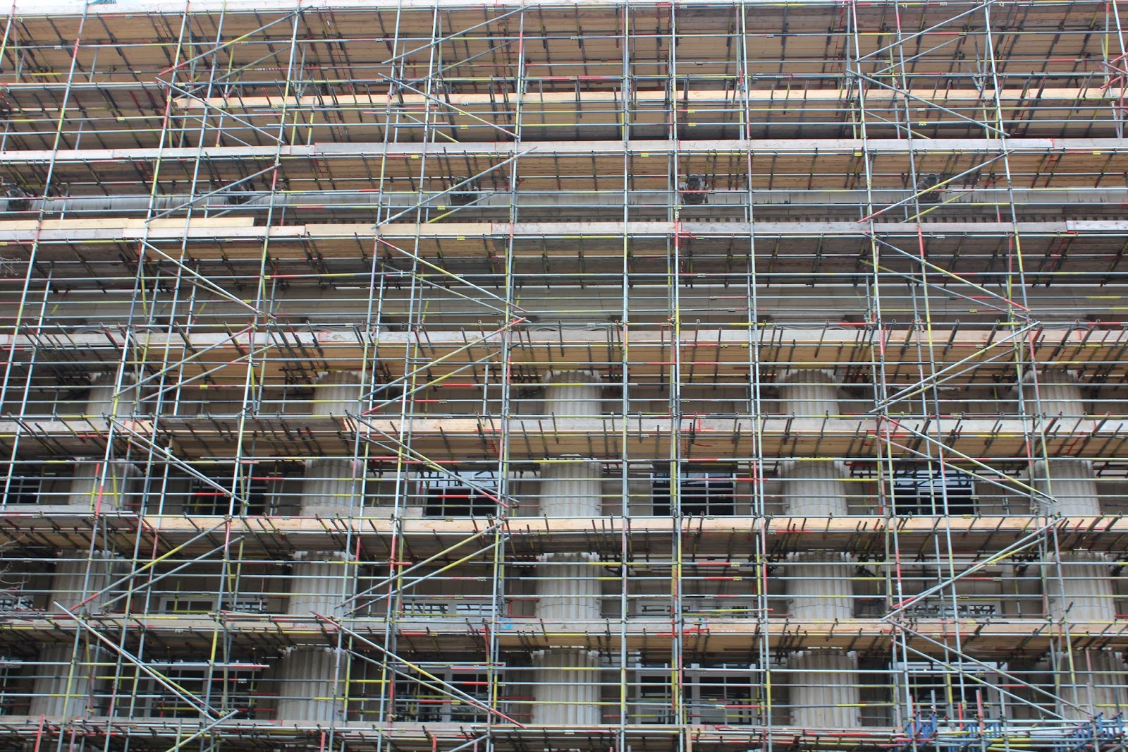 MilesIsland: Scaffolding columns