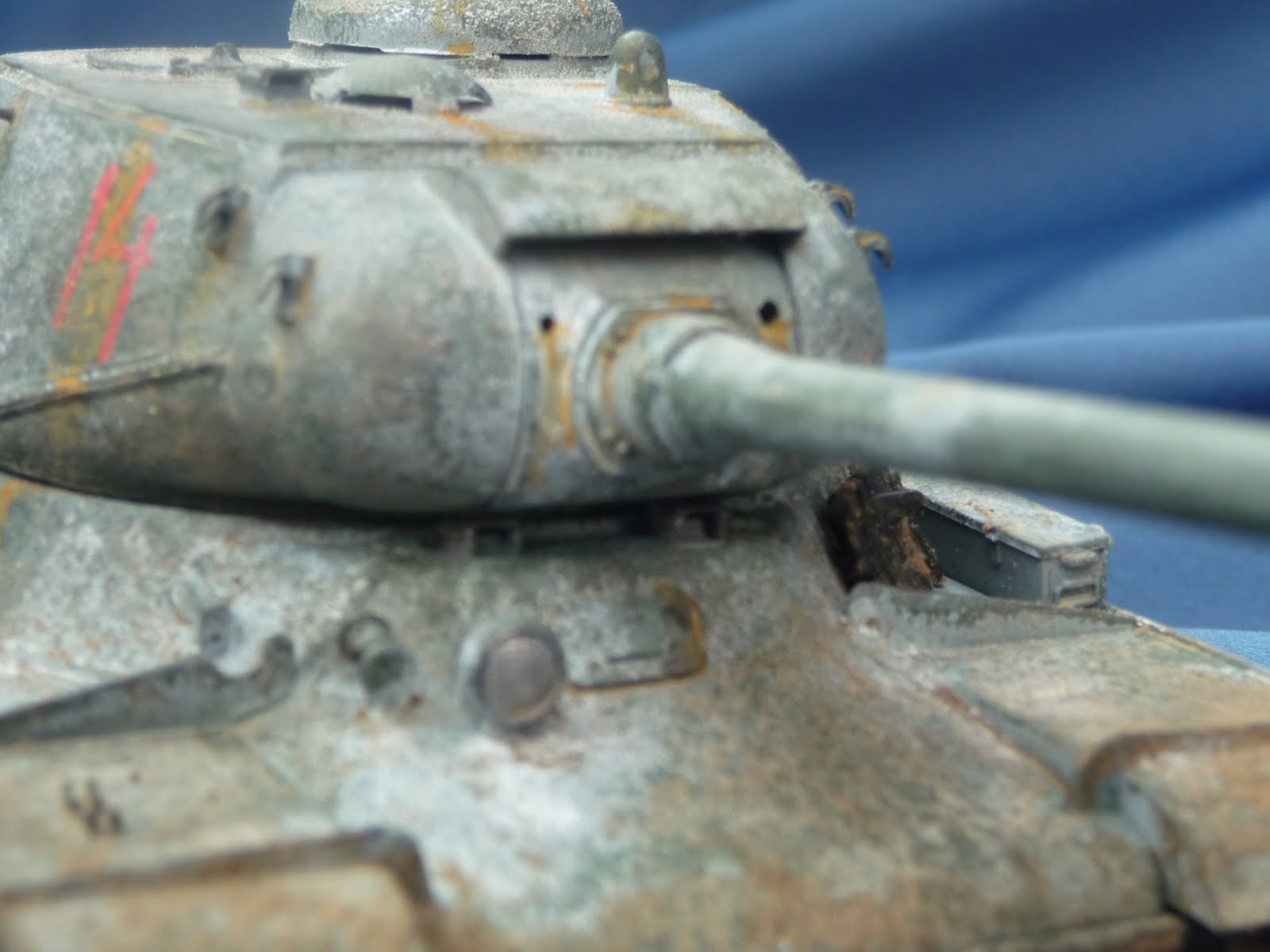 MODELLOURS WORKSHOP: Heavily weathered JS-2 Stalin tank