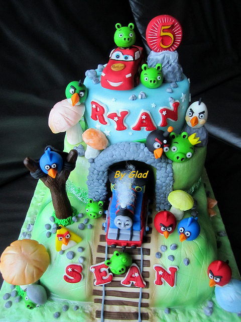 Glad's passion: Thomas/McQueen/Angry Birds for twins