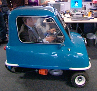 BACKWARD-SLANTED REAR WINDOW: (Peel P50)