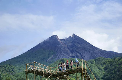 The route and the location of the Hill Klangon Merapi, Tours the slopes ...