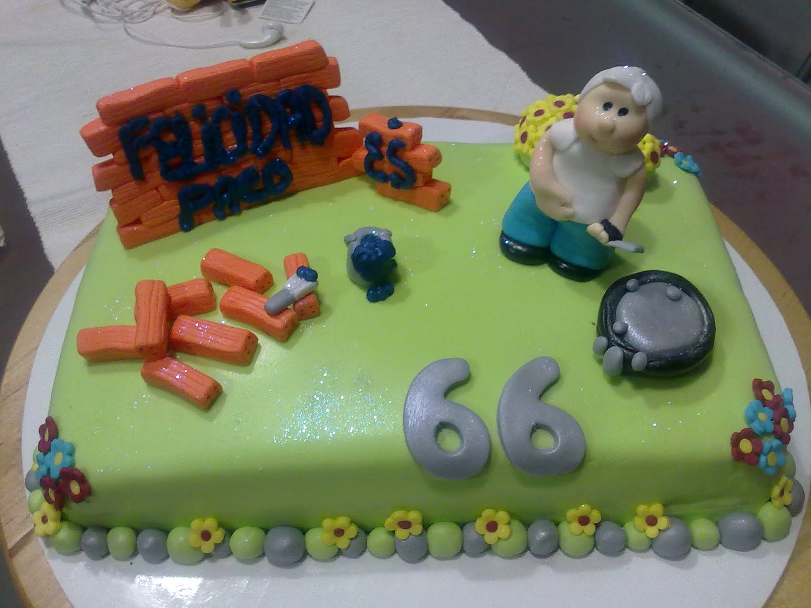 Horneando Dulces Sonrisas: Tarta para Paco, obrero