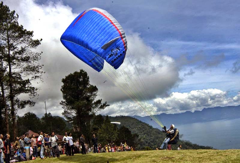 Paralayang di Malang: WISATA PARALAYANG BATU MALANG MENYAJIKAN SENSASI ...