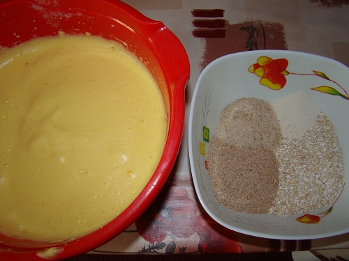 Cristina's world: Tort cu crema din lapte prins