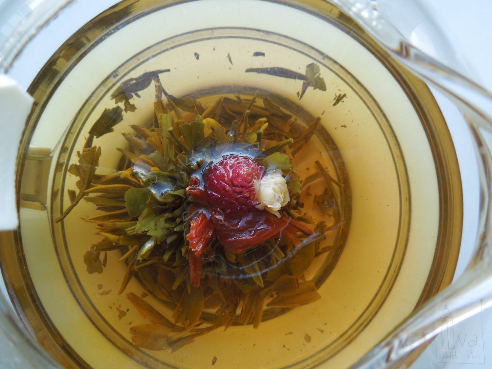 Iva did it.: Čaj u obliku cveta.