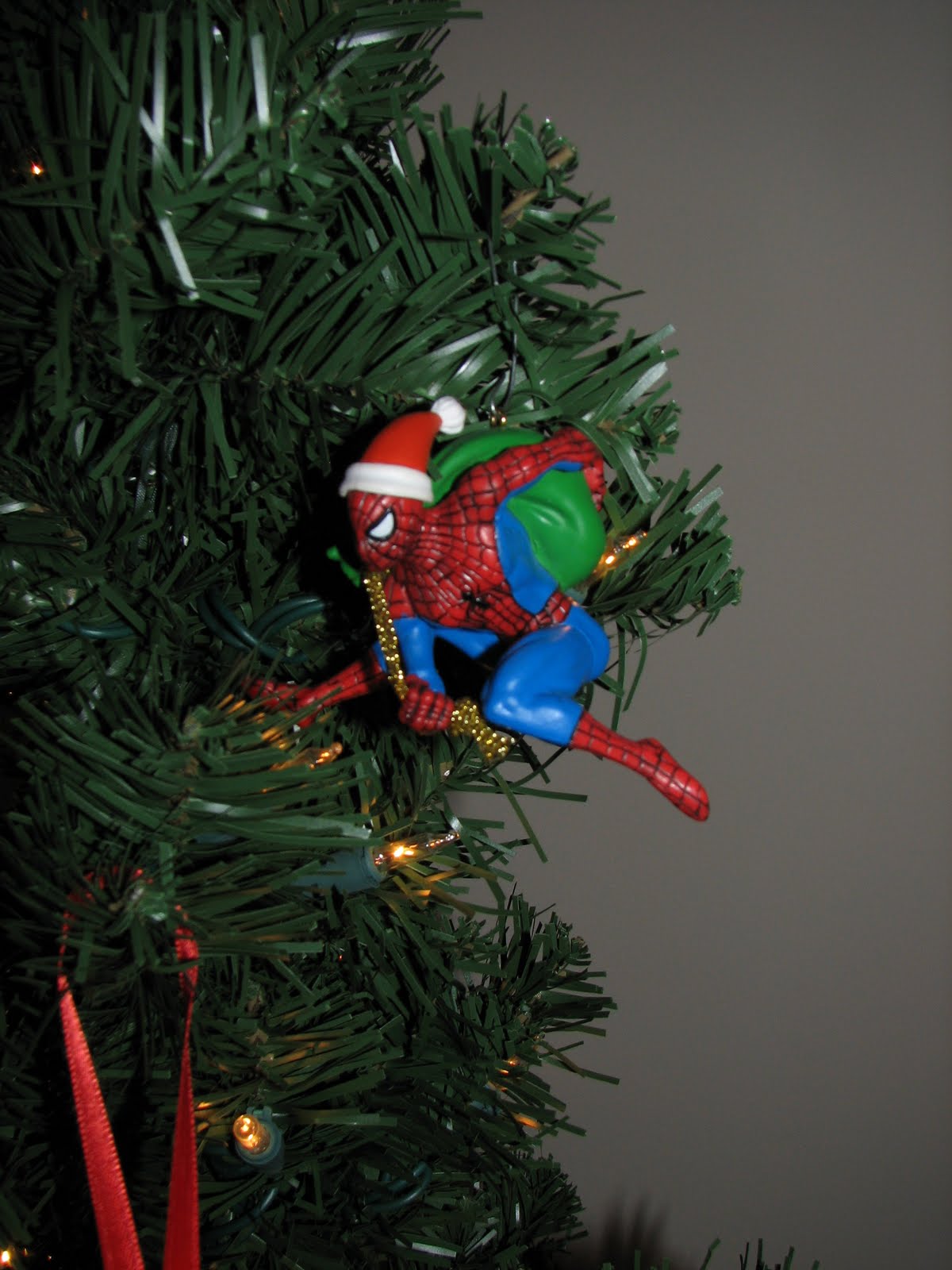Reynolds Family Wrap: Art's Superhero Christmas Tree