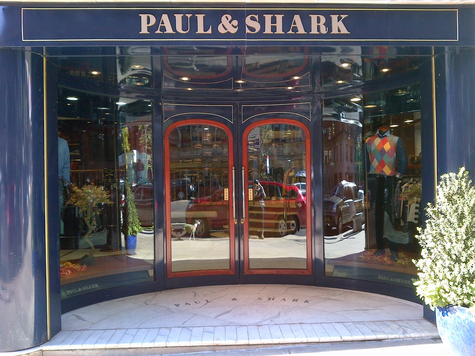 CANOE DESIGN: Curved Glass