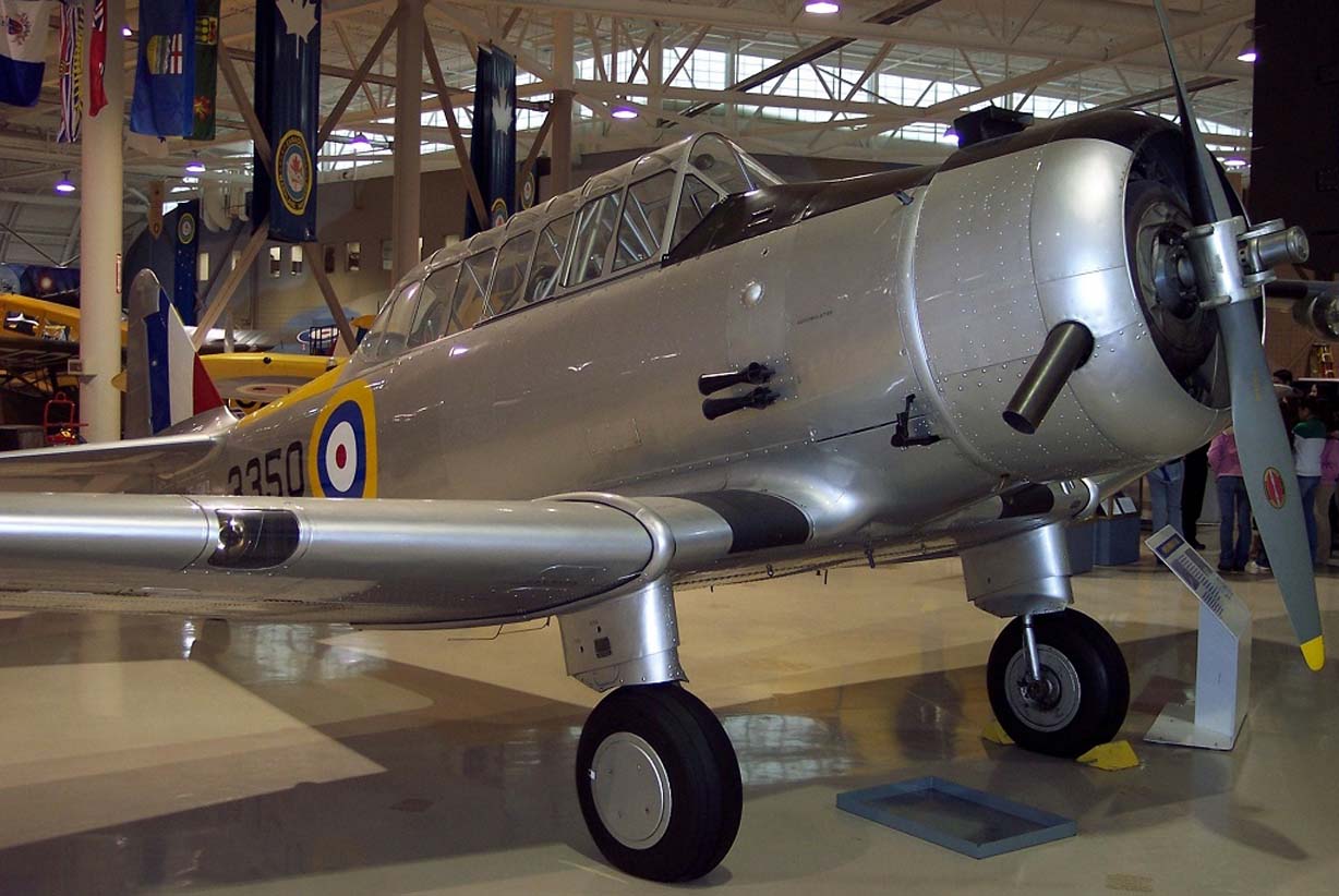 nhungdoicanh: North American BT-9 / BT-14 / NA-64 Yale