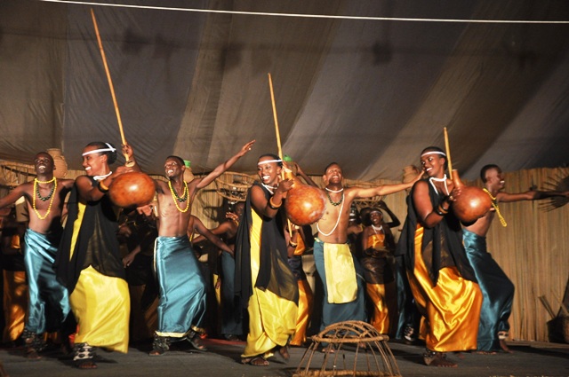 granica mroku i światła: Narracja przez taniec. Tańcząca Rwanda... część 2