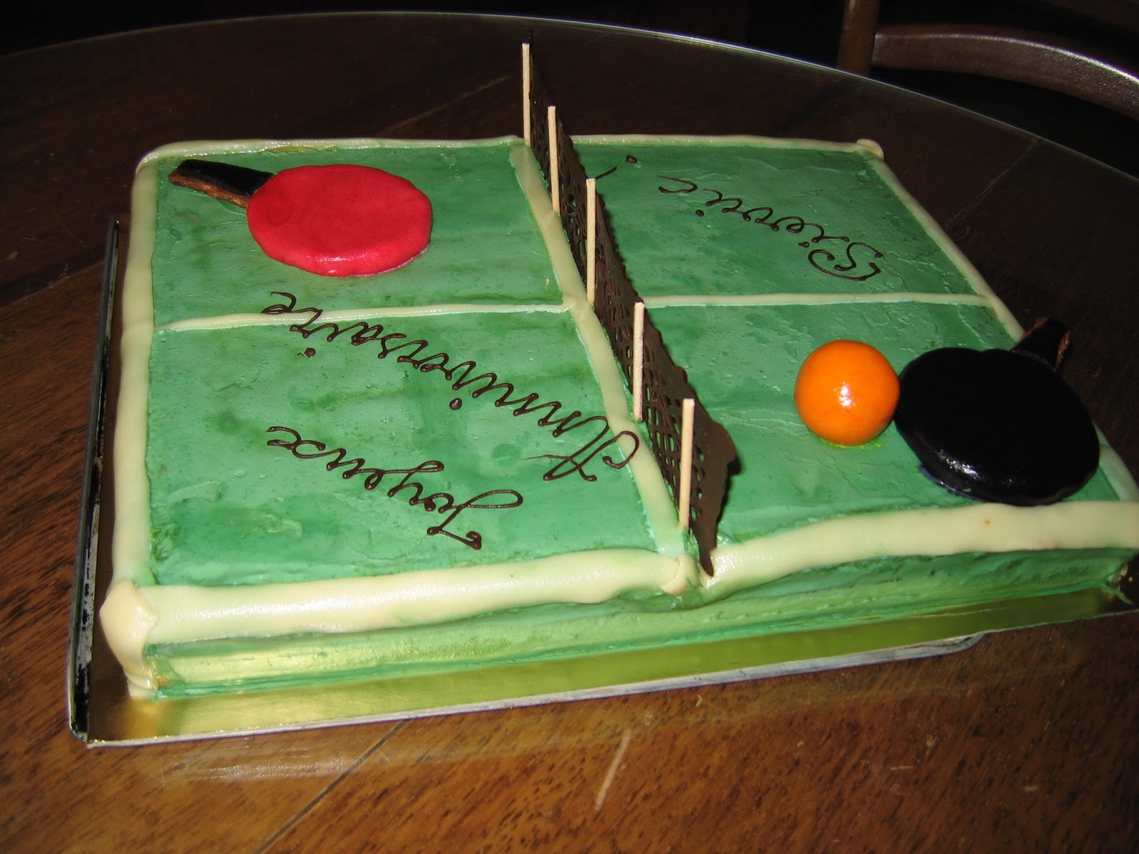 L'île aux gâteaux: La table de ping pong