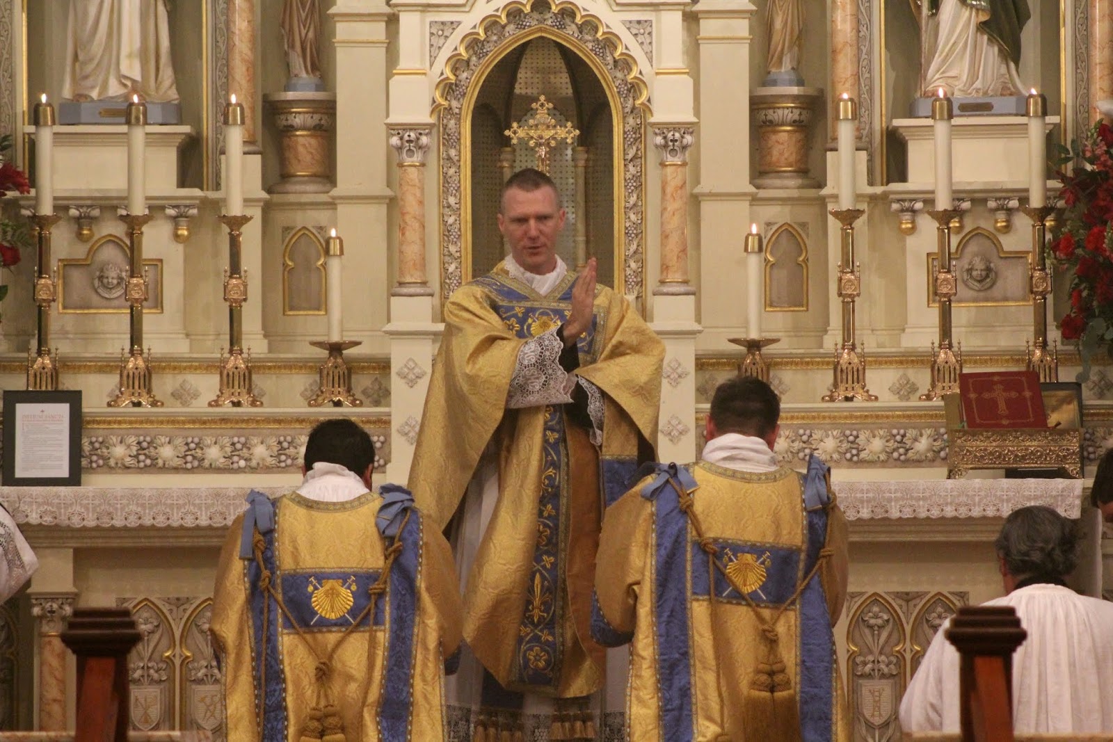 New Liturgical Movement: Photos of a New Priest’s First Mass