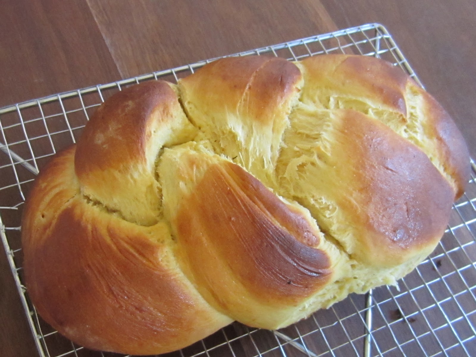 tea with hazel: tsoureki..my big fat greek buns