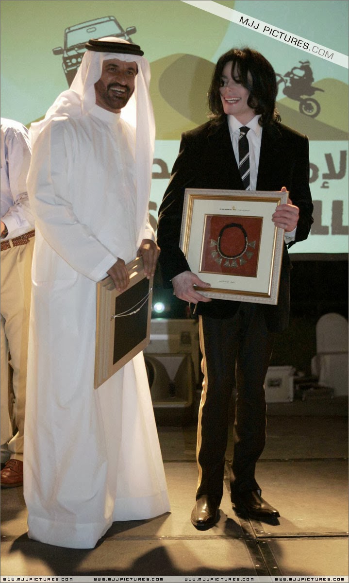 [FOTOS] Michael Jackson no Dubai Rally Desert - 14 de novembro de 2005 ...