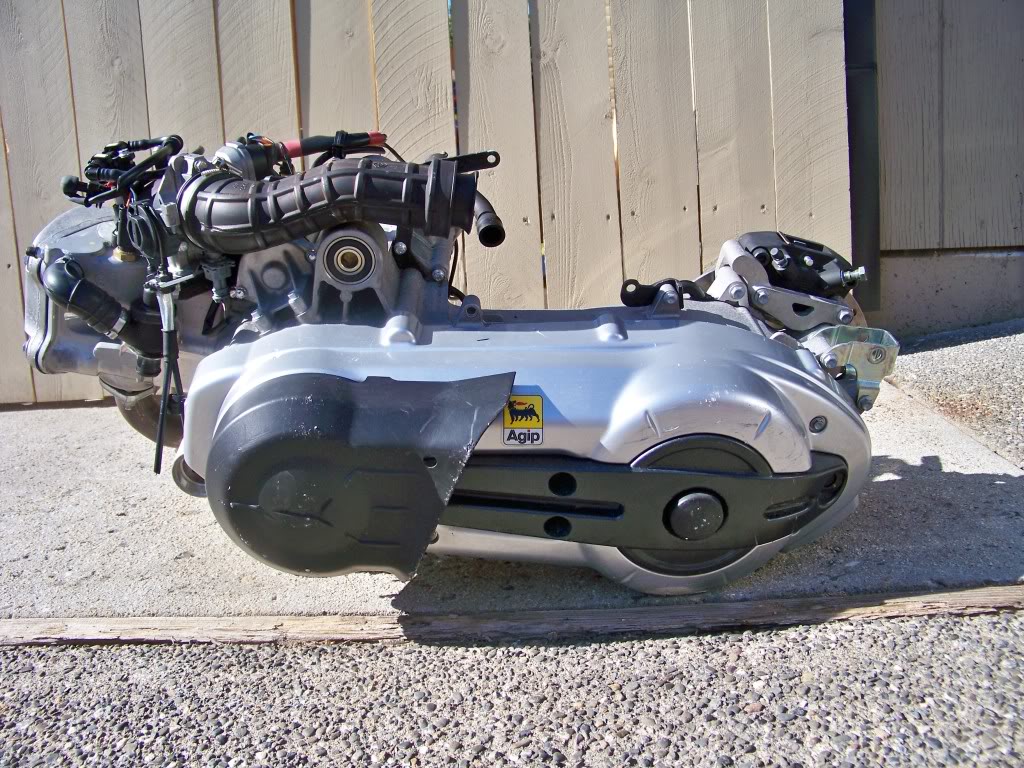 Malaguti Spidermax GT500: Piaggio 500cc MASTER engine pictures