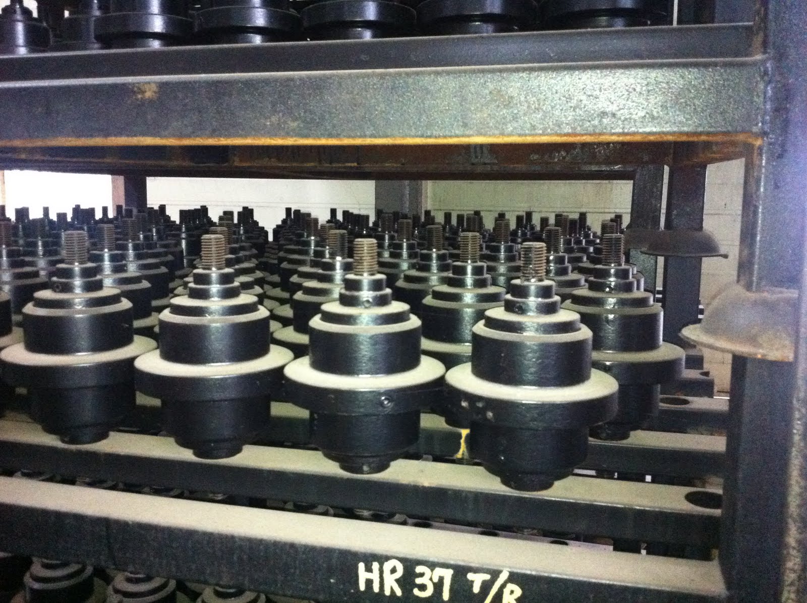 KOREA USED EXCAVATOR SALE: Excavator Under Carrige / Idler, Track ...