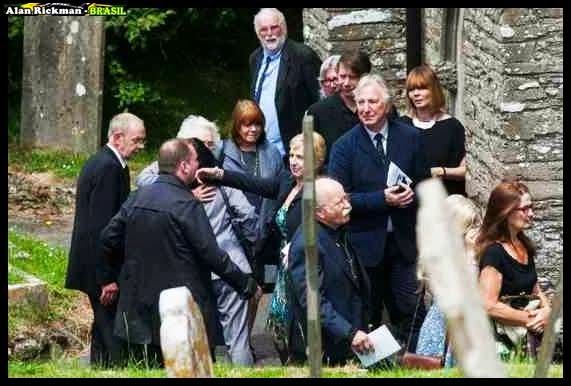 Funeral do ator Rik Mayall (Pirraça)! - Potterhead Mania