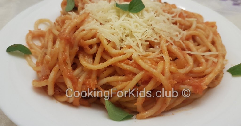 Yummy spaghetti with tomato sauce, carrots and marjoram... For Kids ...