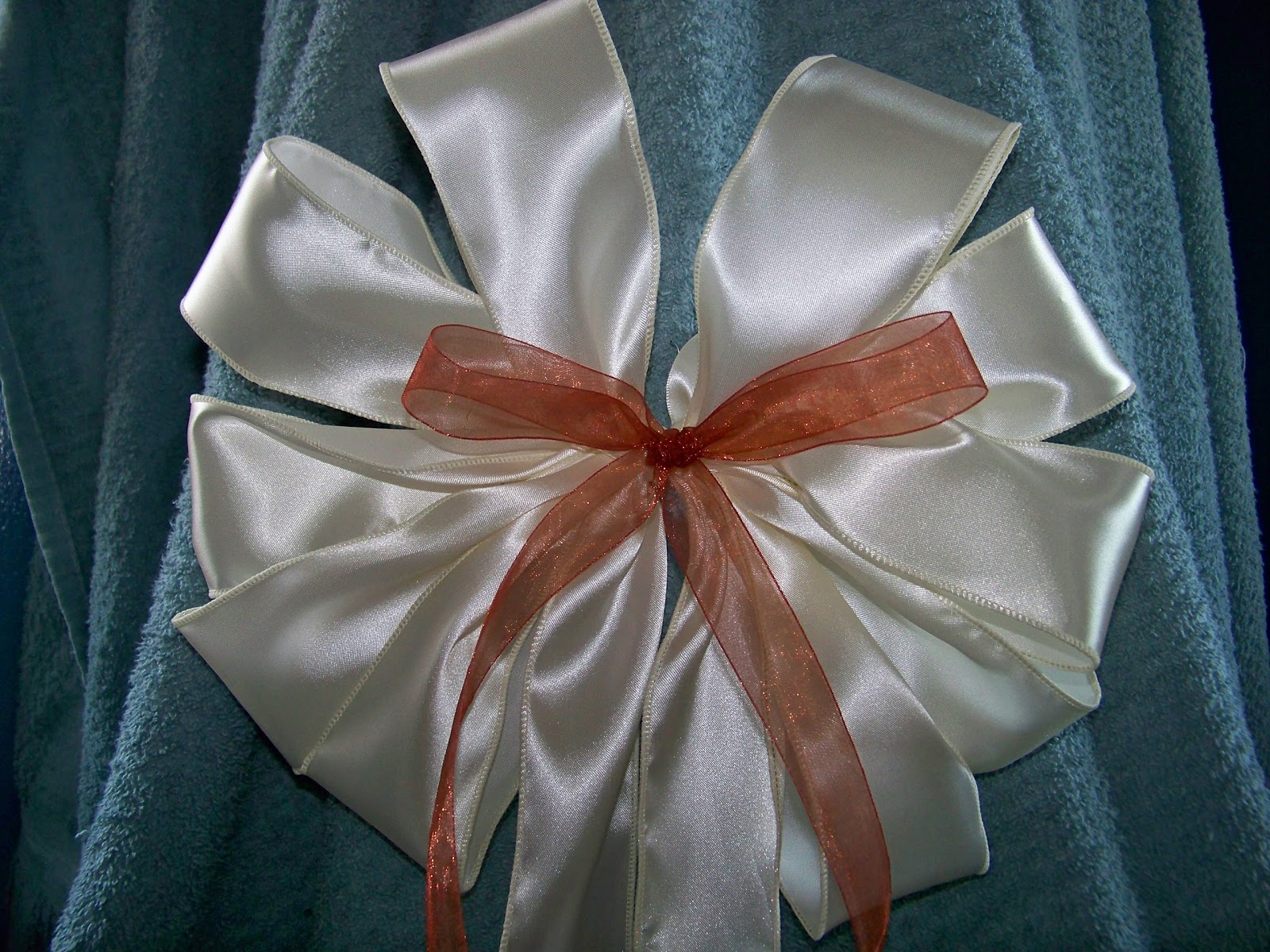 Road to the Aisle: Michelle & Sean's DIY Wedding: DIY Pew Bow