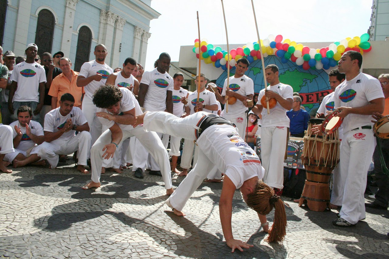 Educación Física y Cultura Física: EL ARTE DE LA CAPOEIRA UNE LA LUCHA ...