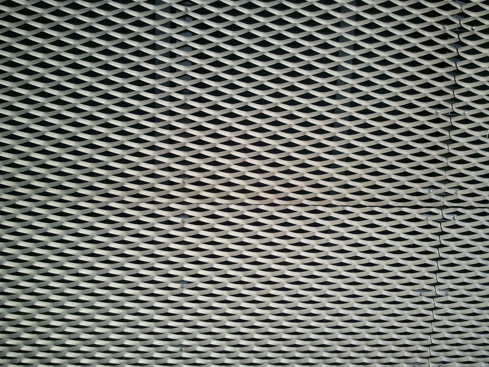 Free Textures and images: Metal Mesh Texture