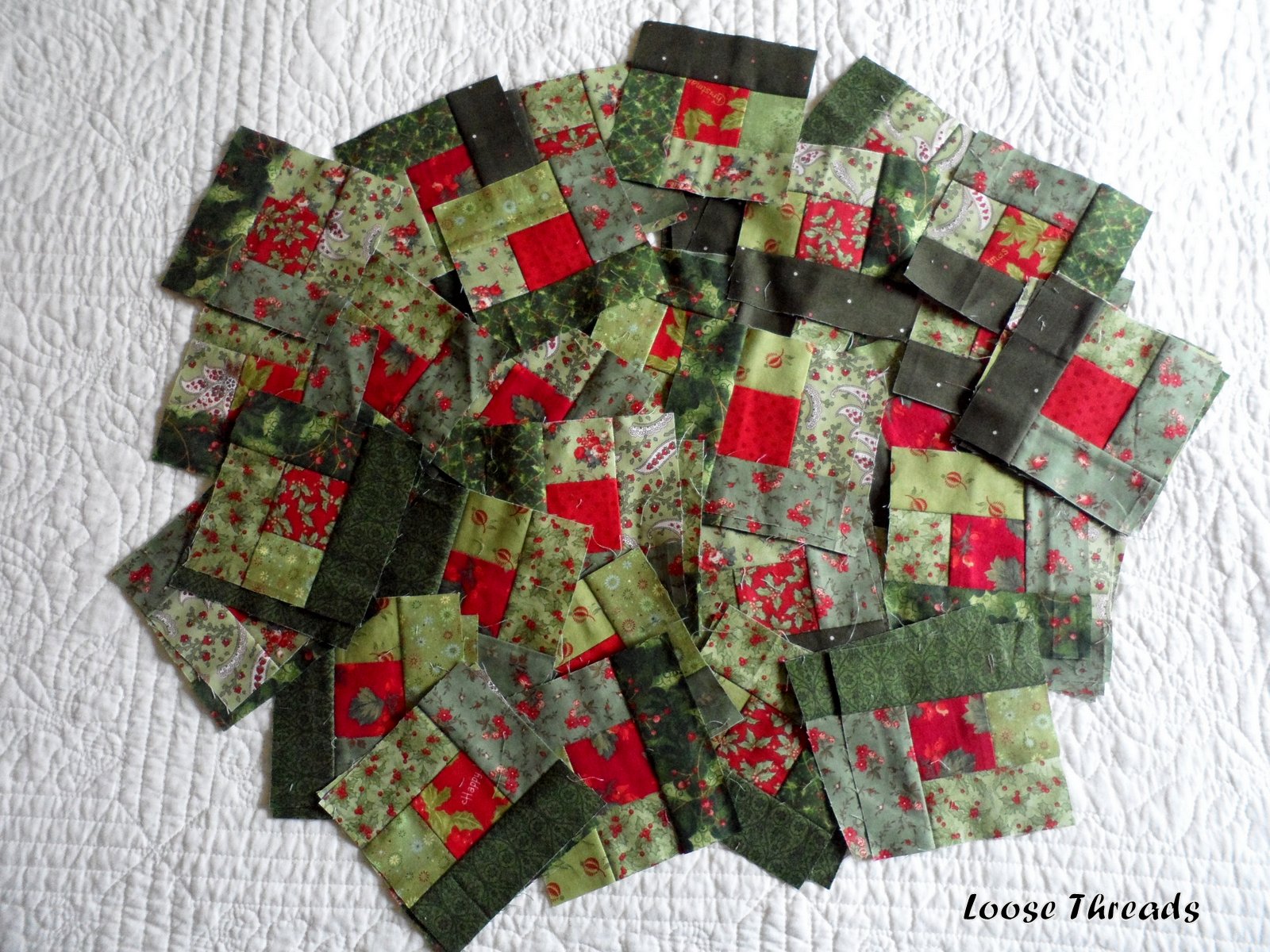 Loose Threads: Holly and Mistletoe Quilt