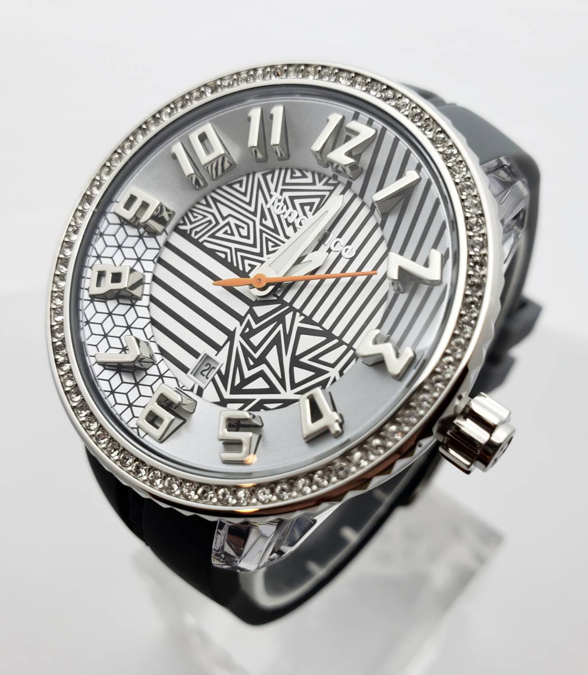 【tendence】popでcuteでunique Crazy Medium Louis Collection 大阪 梅田 ハービス プラザ