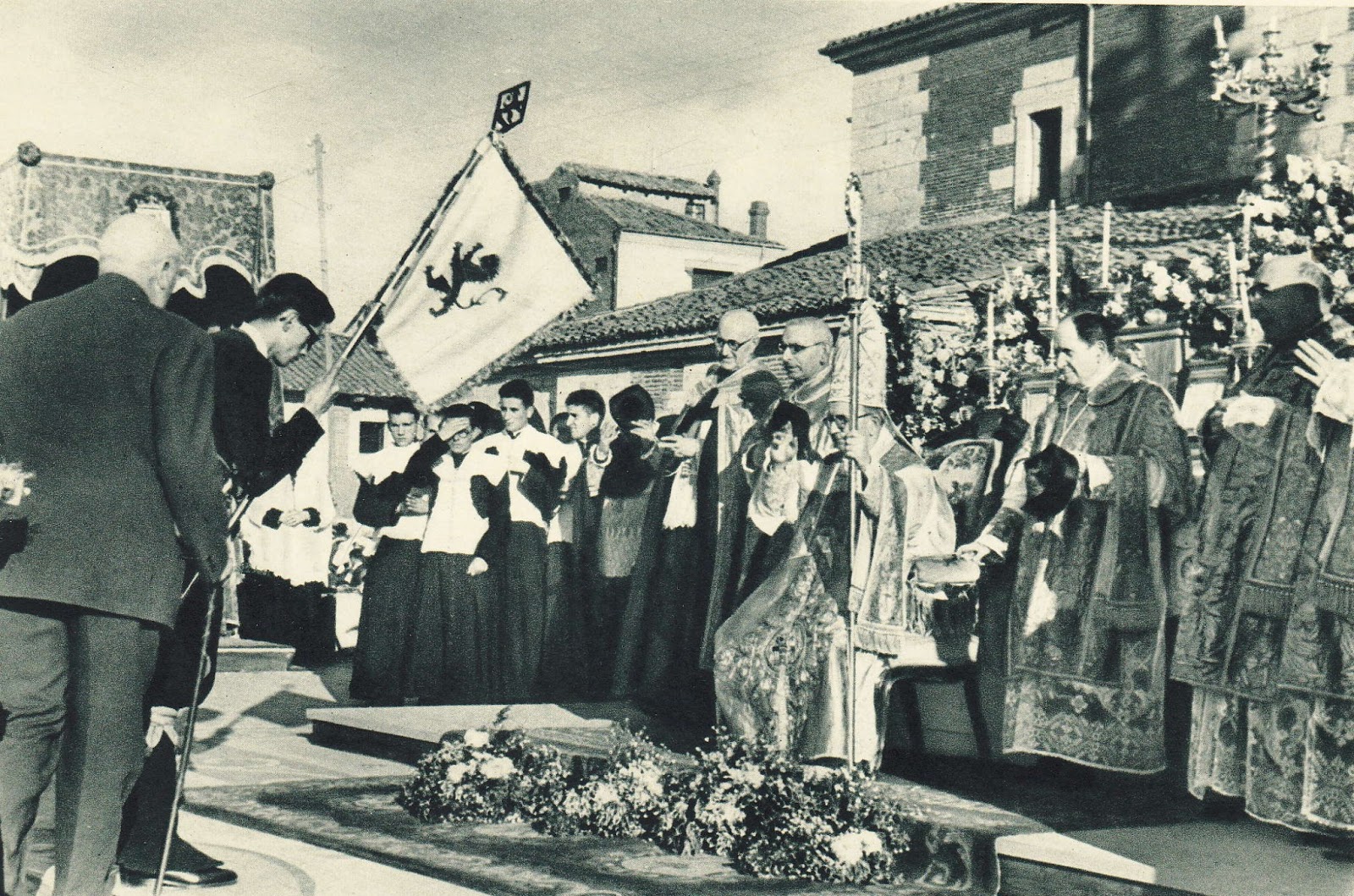 File:Guión de la Región Leonesa 1954.svg - Wikimedia Commons