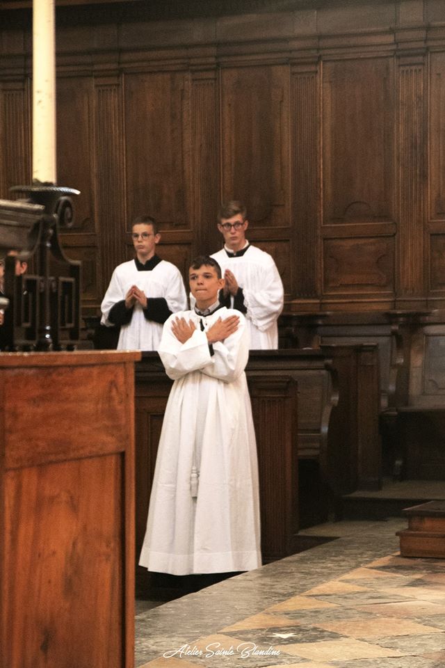New Liturgical Movement: A Recent Solemn Mass in the Rite of Lyon