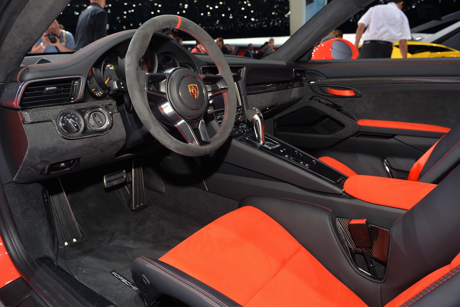 SUPER CARS: POESCHE GT3 RS 2015(specs)
