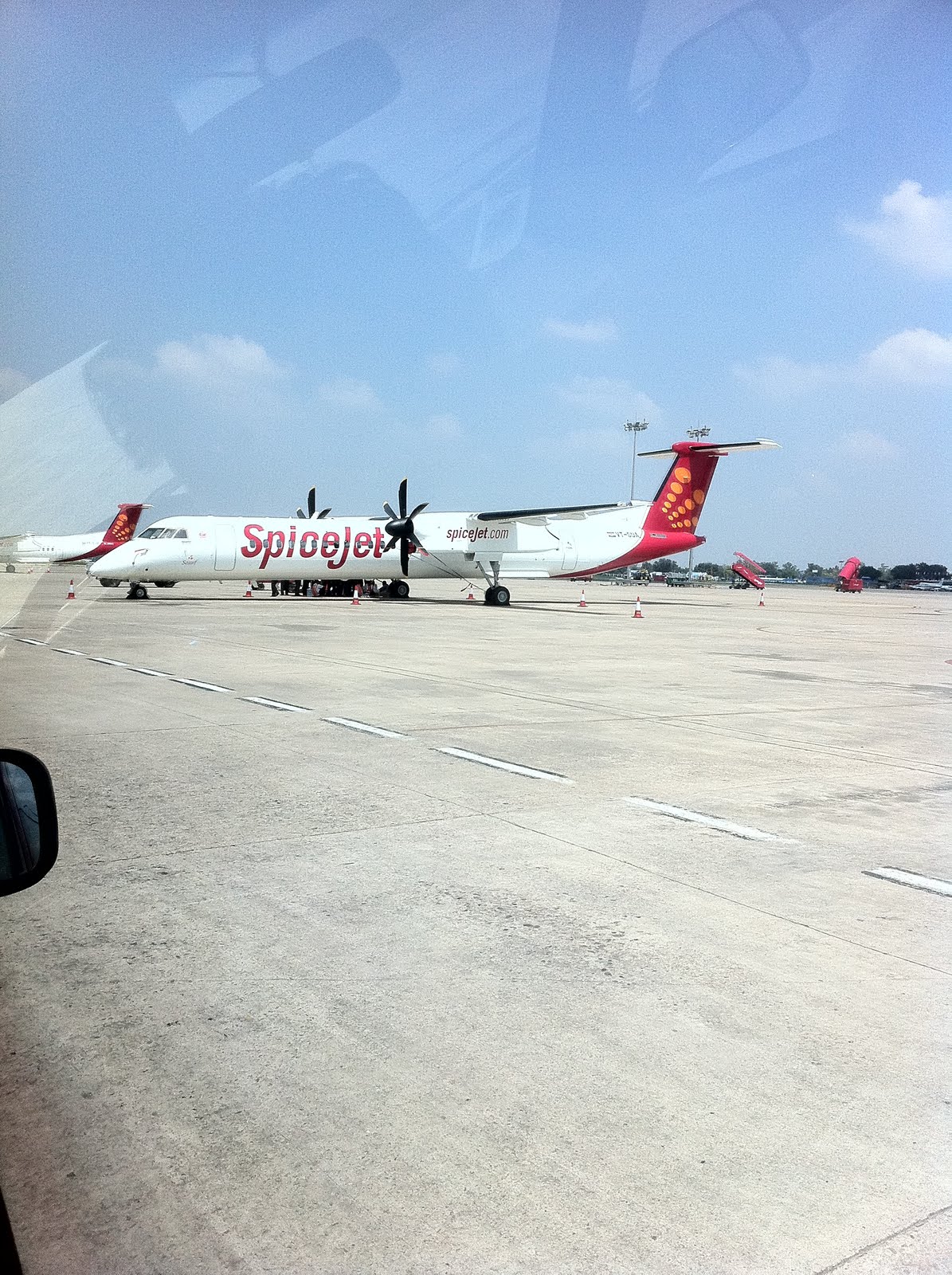SpiceJet gets its new Q400s: SpiceJet gets delivery of the first lot of ...