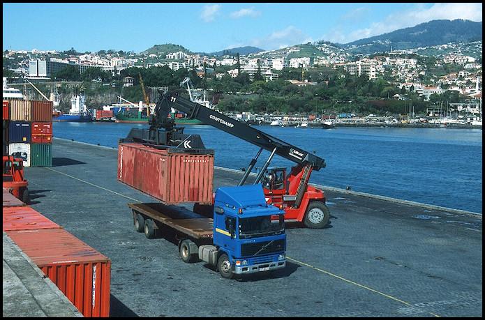 Offshore Oil and Gas: Container dan Cargo Carrying Unit (CCU)