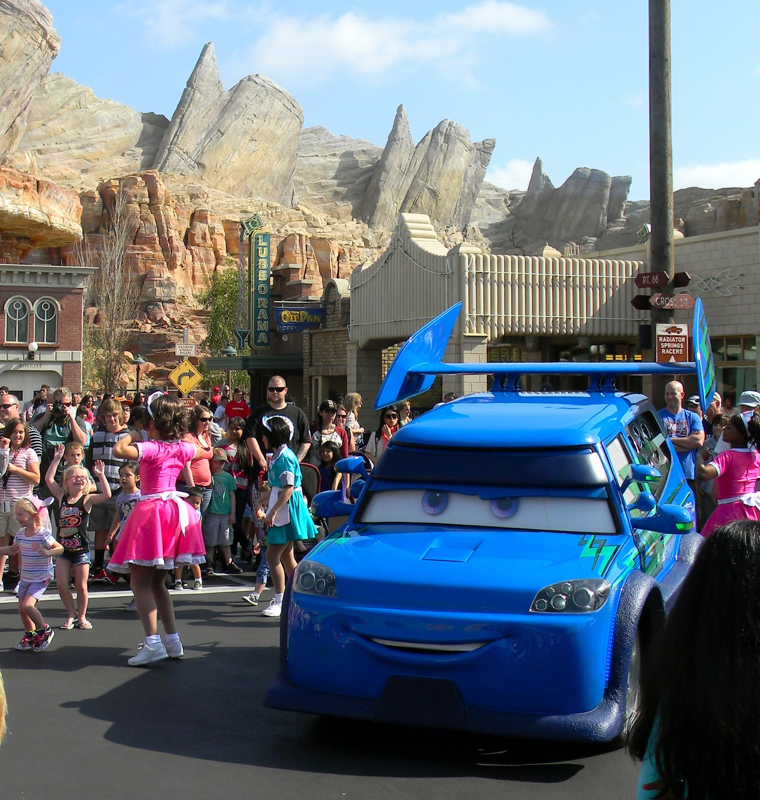 The Mouse Minute (Formerly Brad's Everything Disney Blog): DJ Dance and ...