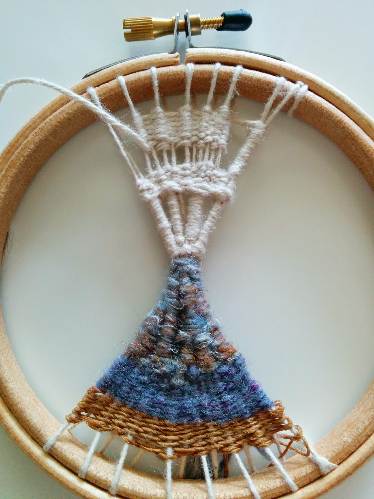 craftophilia: PROJECT REPORT 4 - Circular Weaving