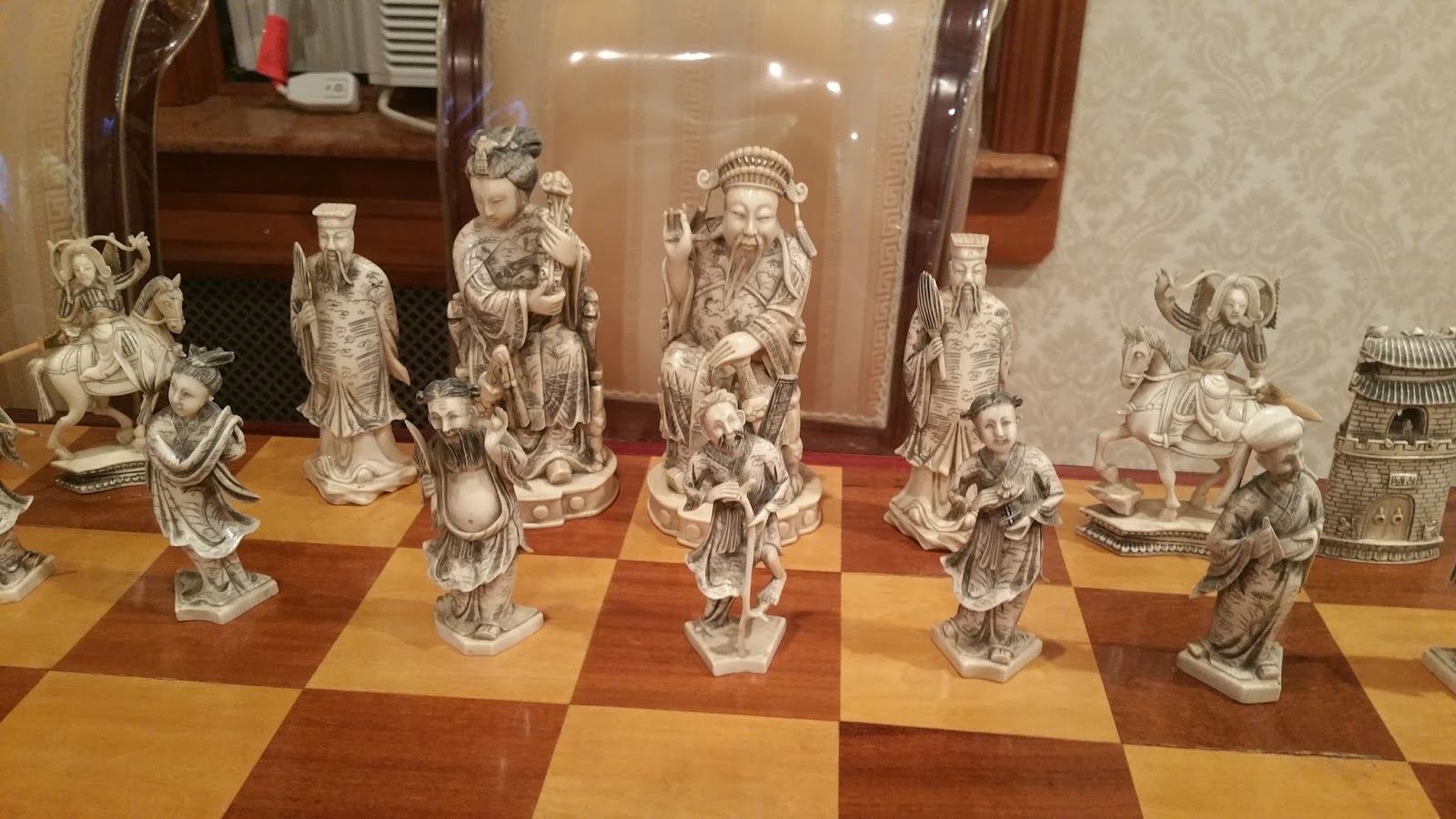 Antiques Blogger: Vintage real white & tea stained ivory chess set, 30 ...