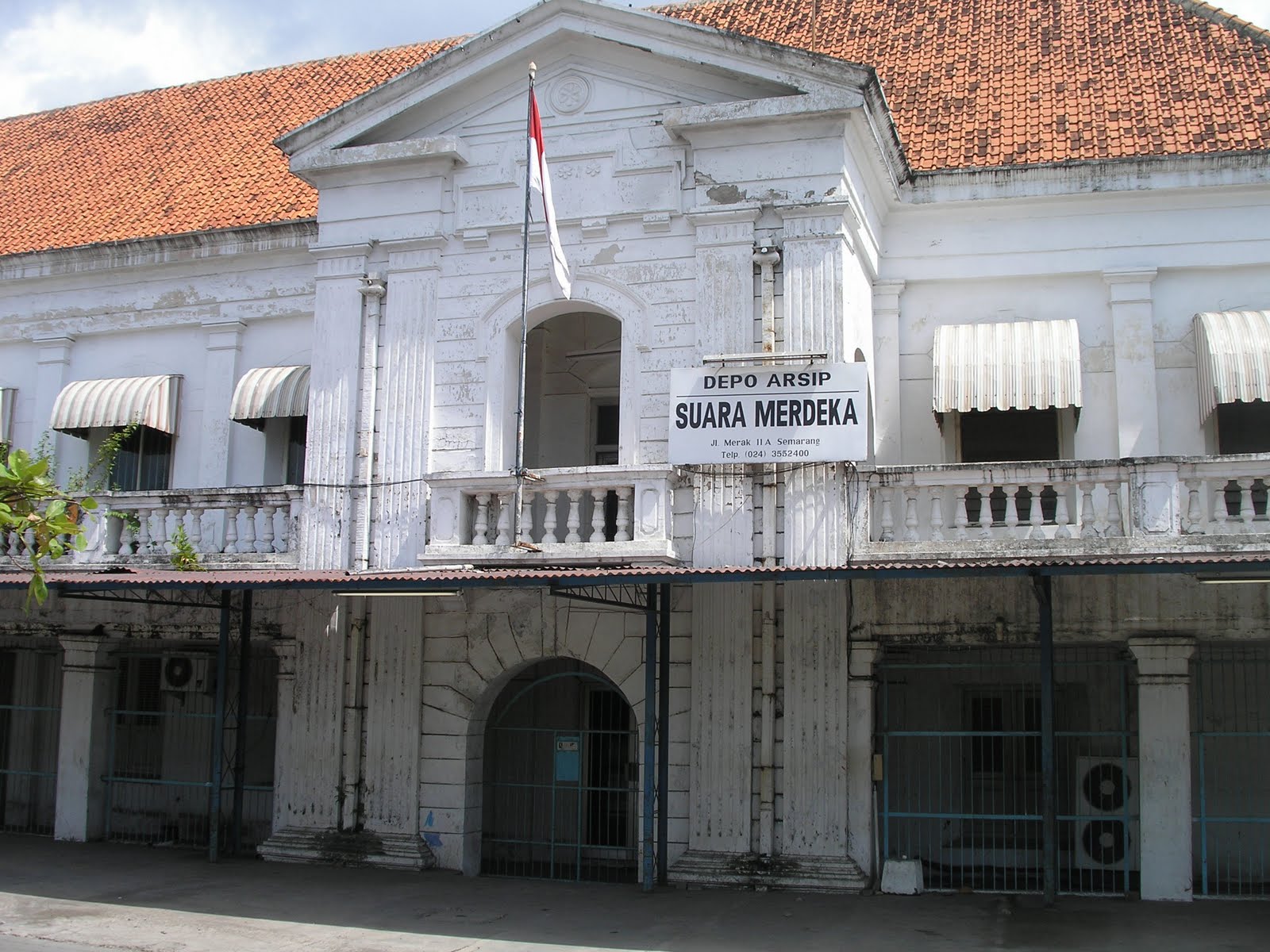 a Walk in Semarang: The Archive Building of "Suara Merdeka"