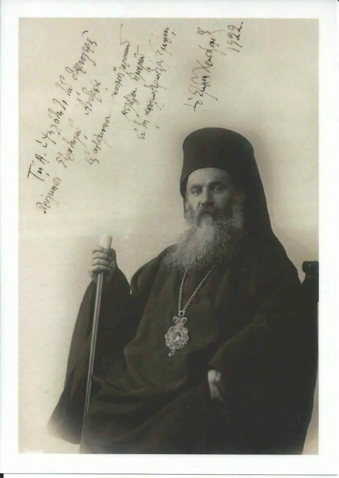 Εμείς και η Κοινωνία μας: Τον έσυραν από την γενειάδα, του έβγαλαν τα ...