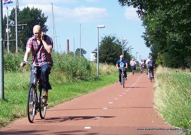 A view from the cycle path: Dealing with overcrowded cycle-routes in ...
